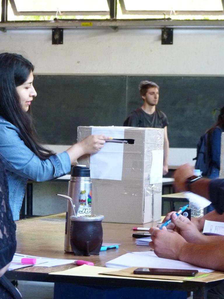 Franja Morada fue elegida para la conducción del Centro de Estudiantes ...